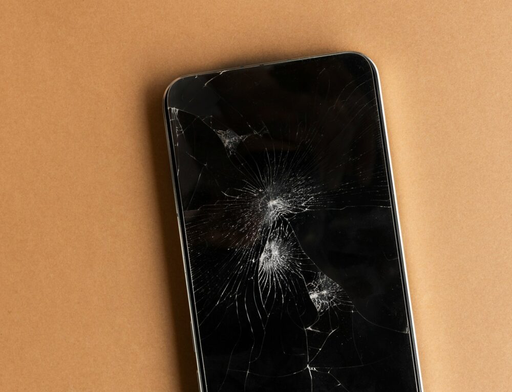 Fix A Cracked Mobile Phone Screen At Home
